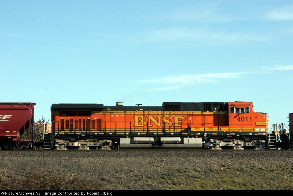 BNSF 4011